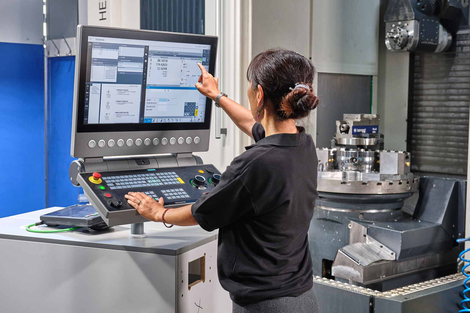 Sinumerik ONE dává nápadům život - CNC Stroj